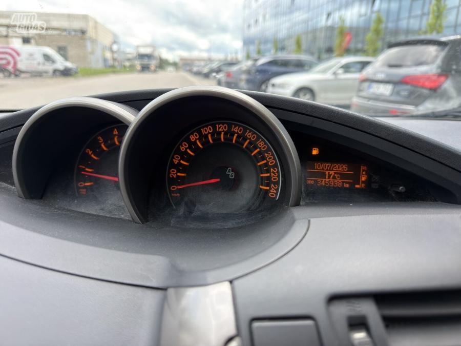 Black Toyota Verso 2009 in Panevezys, with an engine capacity of 2.20 L and mileage of 346 thousand km for 3150 €, photo 22 on AUTOMOTO.COM.LV