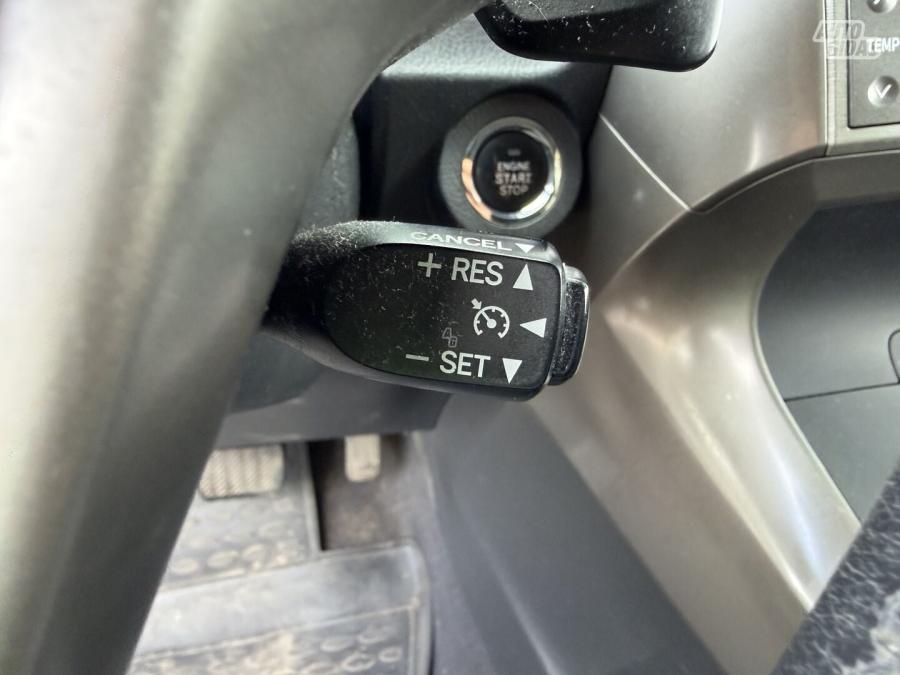 Black Toyota Verso 2009 in Panevezys, with an engine capacity of 2.20 L and mileage of 346 thousand km for 3150 €, photo 25 on AUTOMOTO.COM.LV