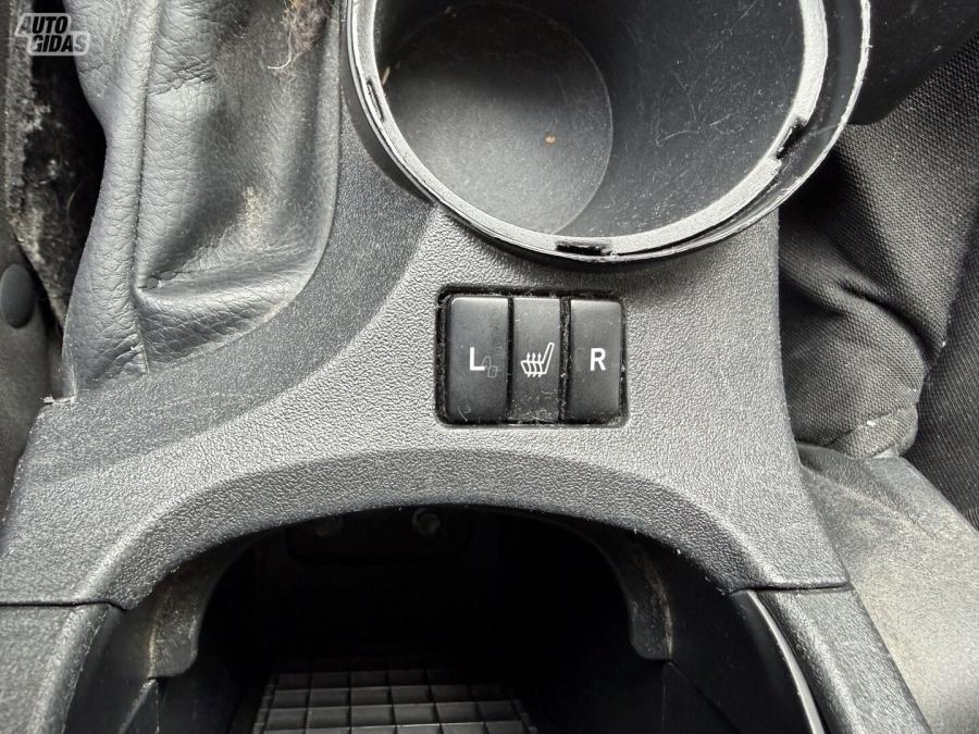 Black Toyota Verso 2009 in Panevezys, with an engine capacity of 2.20 L and mileage of 346 thousand km for 3150 €, photo 29 on AUTOMOTO.COM.LV