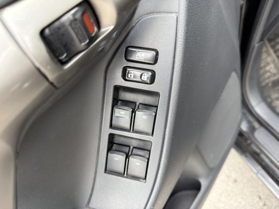 Black Toyota Verso 2009 in Panevezys, with an engine capacity of 2.20 L and mileage of 346 thousand km for 3150 €, photo 31 on AUTOMOTO.COM.LV