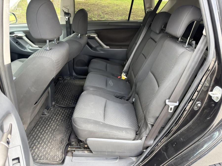 Black Toyota Verso 2009 in Panevezys, with an engine capacity of 2.20 L and mileage of 346 thousand km for 3150 €, photo 32 on AUTOMOTO.COM.LV