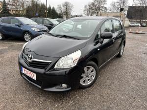 Melns Toyota Verso 2010 Alīta, ar dzinēja tilpumu 1.80 L un nobraukumu 215 tūkst. km par 5700 €, foto  vietnē AUTOMOTO.COM.LV