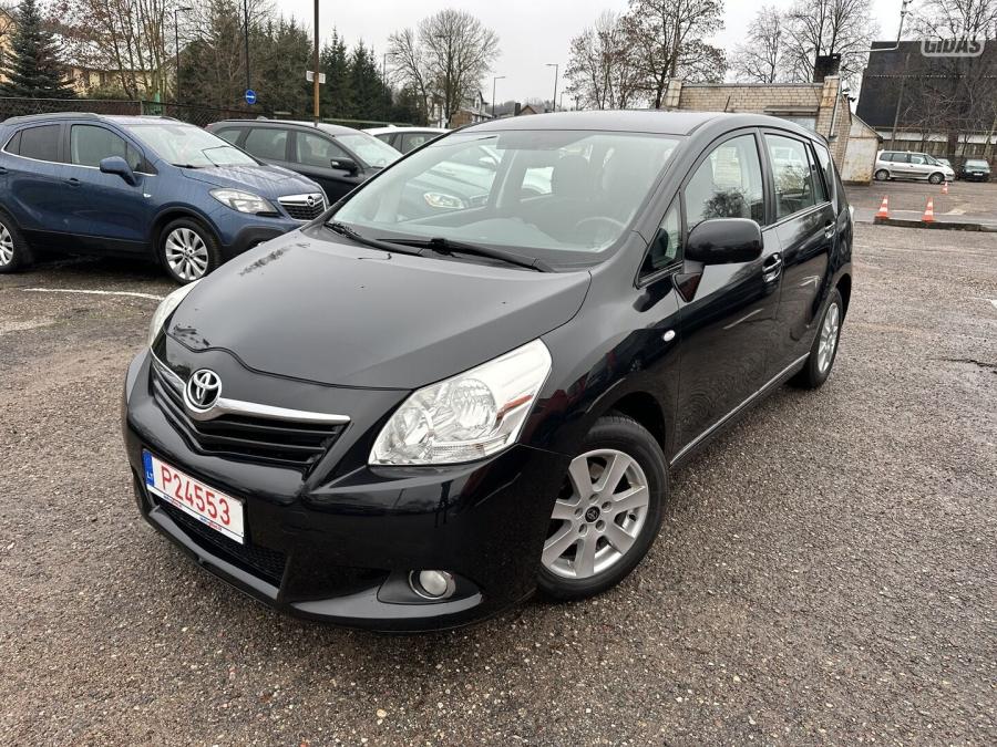 Melns Toyota Verso 2010 Alīta, ar dzinēja tilpumu 1.80 L un nobraukumu 215 tūkst. km par 5700 €, foto 1 vietnē AUTOMOTO.COM.LV