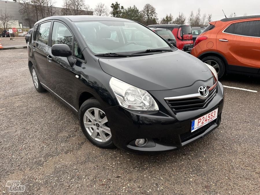 Melns Toyota Verso 2010 Alīta, ar dzinēja tilpumu 1.80 L un nobraukumu 215 tūkst. km par 5700 €, foto 2 vietnē AUTOMOTO.COM.LV
