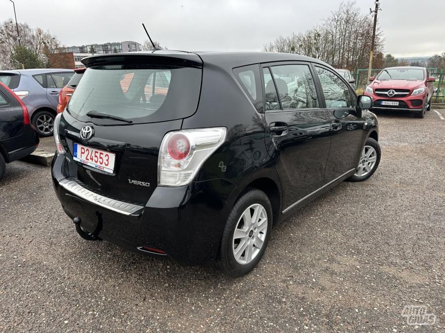 Melns Toyota Verso 2010 Alīta, ar dzinēja tilpumu 1.80 L un nobraukumu 215 tūkst. km par 5700 €, foto 3 vietnē AUTOMOTO.COM.LV