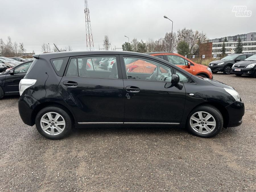 Melns Toyota Verso 2010 Alīta, ar dzinēja tilpumu 1.80 L un nobraukumu 215 tūkst. km par 5700 €, foto 5 vietnē AUTOMOTO.COM.LV