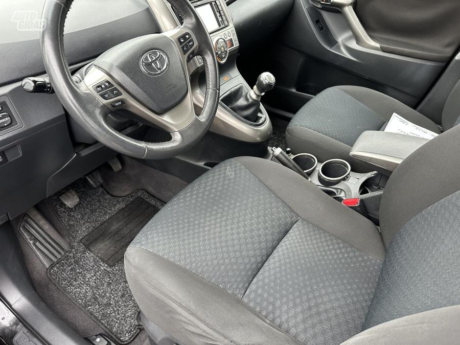 Melns Toyota Verso 2010 Alīta, ar dzinēja tilpumu 1.80 L un nobraukumu 215 tūkst. km par 5700 €, foto 8 vietnē AUTOMOTO.COM.LV