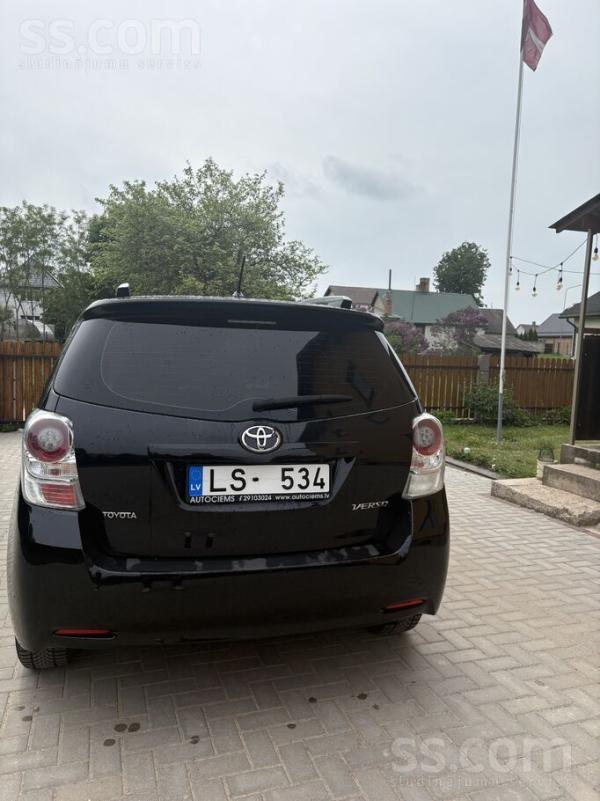 Melns Toyota Verso 2010 Tukums, ar dzinēja tilpumu 2.00 L un nobraukumu 311 tūkst. km par 3450 €, foto 4 vietnē AUTOMOTO.COM.LV