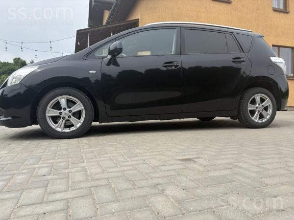 Melns Toyota Verso 2010 Tukums, ar dzinēja tilpumu 2.00 L un nobraukumu 311 tūkst. km par 3450 €, foto 5 vietnē AUTOMOTO.COM.LV