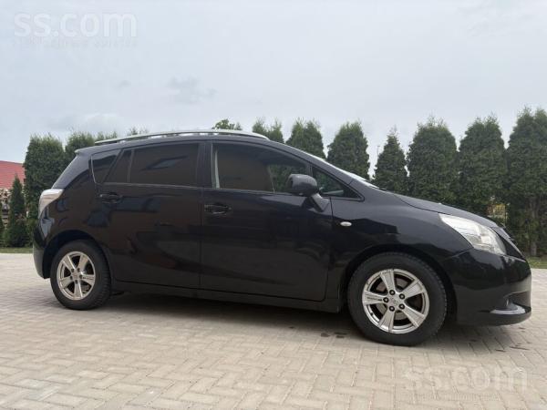 Melns Toyota Verso 2010 Tukums, ar dzinēja tilpumu 2.00 L un nobraukumu 311 tūkst. km par 3450 €, foto 7 vietnē AUTOMOTO.COM.LV