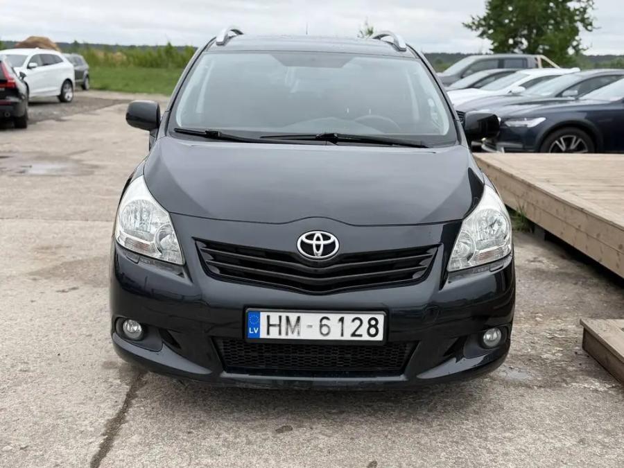 Melns Toyota Verso 2010 Rīga, ar dzinēja tilpumu 2.20 L un nobraukumu 230 tūkst. km par 4650 €, foto 3 vietnē AUTOMOTO.COM.LV