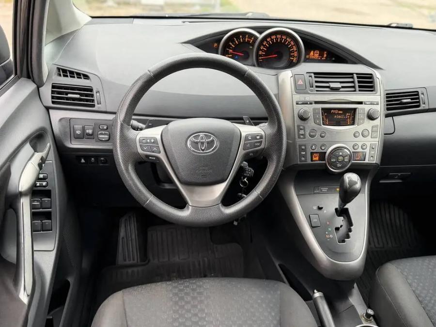Melns Toyota Verso 2010 Rīga, ar dzinēja tilpumu 2.20 L un nobraukumu 230 tūkst. km par 4650 €, foto 5 vietnē AUTOMOTO.COM.LV