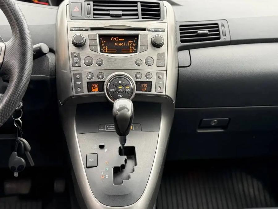 Melns Toyota Verso 2010 Rīga, ar dzinēja tilpumu 2.20 L un nobraukumu 230 tūkst. km par 4650 €, foto 9 vietnē AUTOMOTO.COM.LV
