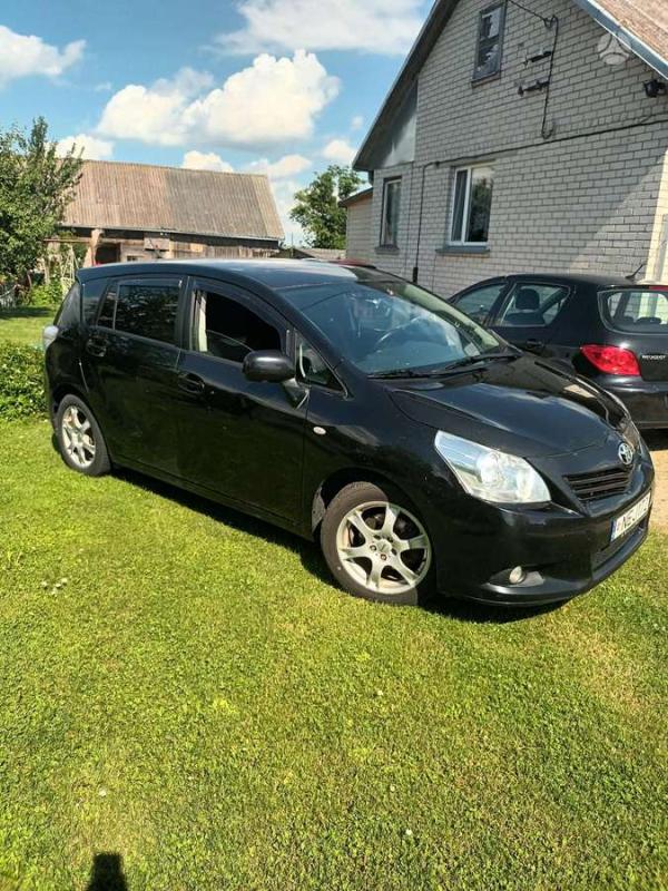 Black Toyota Verso 2010 in Kaunas, with an engine capacity of 2.00 L and mileage of 199 thousand km for 3350 €, photo 2 on AUTOMOTO.COM.LV