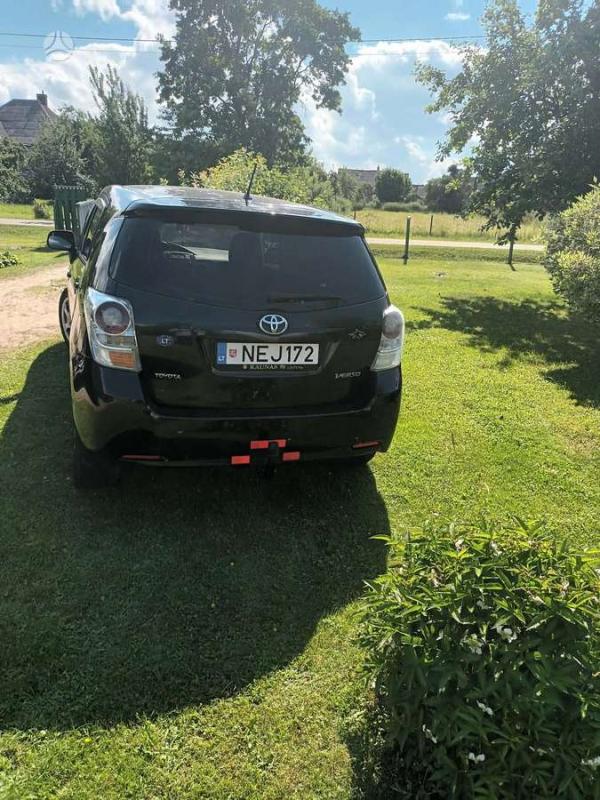 Black Toyota Verso 2010 in Kaunas, with an engine capacity of 2.00 L and mileage of 199 thousand km for 3350 €, photo 4 on AUTOMOTO.COM.LV