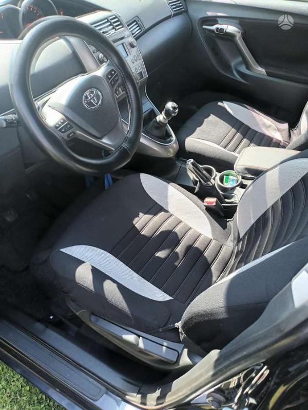 Black Toyota Verso 2010 in Kaunas, with an engine capacity of 2.00 L and mileage of 199 thousand km for 3350 €, photo 6 on AUTOMOTO.COM.LV