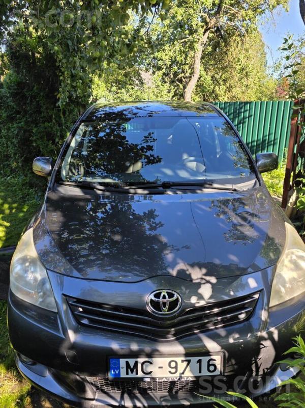 Melns Toyota Verso 2010 Daugavpils, ar dzinēja tilpumu 2.00 L un nobraukumu 251 tūkst. km par 5500 €, foto 2 vietnē AUTOMOTO.COM.LV