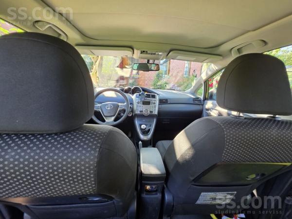Melns Toyota Verso 2010 Daugavpils, ar dzinēja tilpumu 2.00 L un nobraukumu 251 tūkst. km par 5500 €, foto 6 vietnē AUTOMOTO.COM.LV