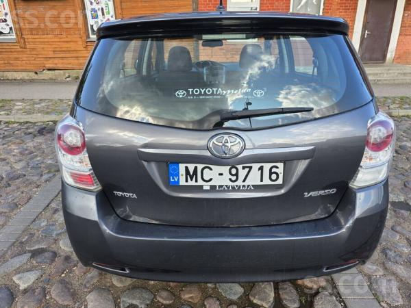 Black Toyota Verso 2010 in Daugavpils, with an engine capacity of 2.00 L and mileage of 251 thousand km for 5000 €, photo 4 on AUTOMOTO.COM.LV