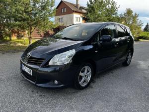Black Toyota Verso 2010 in Vilnius, with an engine capacity of 2.00 L and mileage of 280 thousand km for 2500 €, photo 1 on AUTOMOTO.COM.LV