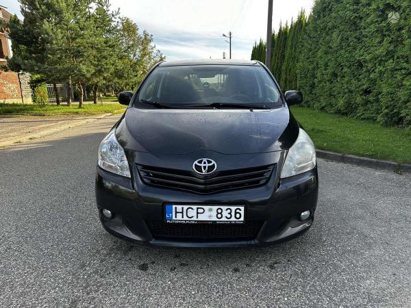 Toyota Verso 2010 in Vilnius on AUTOMOTO.COM.LV Black Toyota Verso 2010 in Vilnius, with an engine capacity of 2.00 L and mileage of 280 thousand km for 2500 €, photo 3 on AUTOMOTO.COM.LV