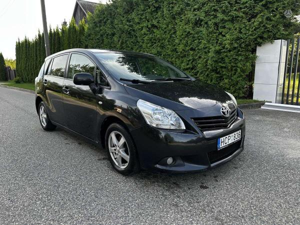 Toyota Verso 2010 in Vilnius on AUTOMOTO.COM.LV Black Toyota Verso 2010 in Vilnius, with an engine capacity of 2.00 L and mileage of 280 thousand km for 2500 €, photo 4 on AUTOMOTO.COM.LV