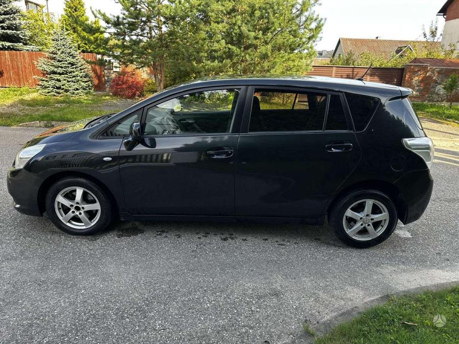 Black Toyota Verso 2010 in Vilnius, with an engine capacity of 2.00 L and mileage of 280 thousand km for 2500 €, photo 9 on AUTOMOTO.COM.LV