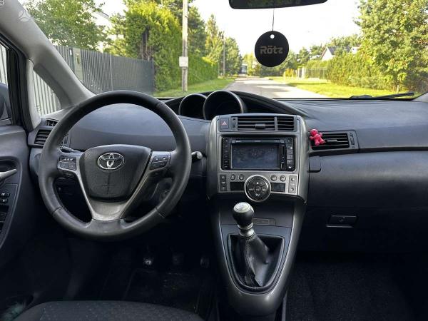 Toyota Verso 2010 in Vilnius on AUTOMOTO.COM.LV Black Toyota Verso 2010 in Vilnius, with an engine capacity of 2.00 L and mileage of 280 thousand km for 2500 €, photo 10 on AUTOMOTO.COM.LV