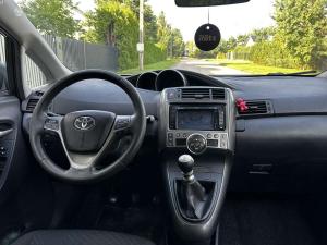 Black Toyota Verso 2010 in Vilnius, with an engine capacity of 2.00 L and mileage of 280 thousand km for 2500 €, photo 10 on AUTOMOTO.COM.LV