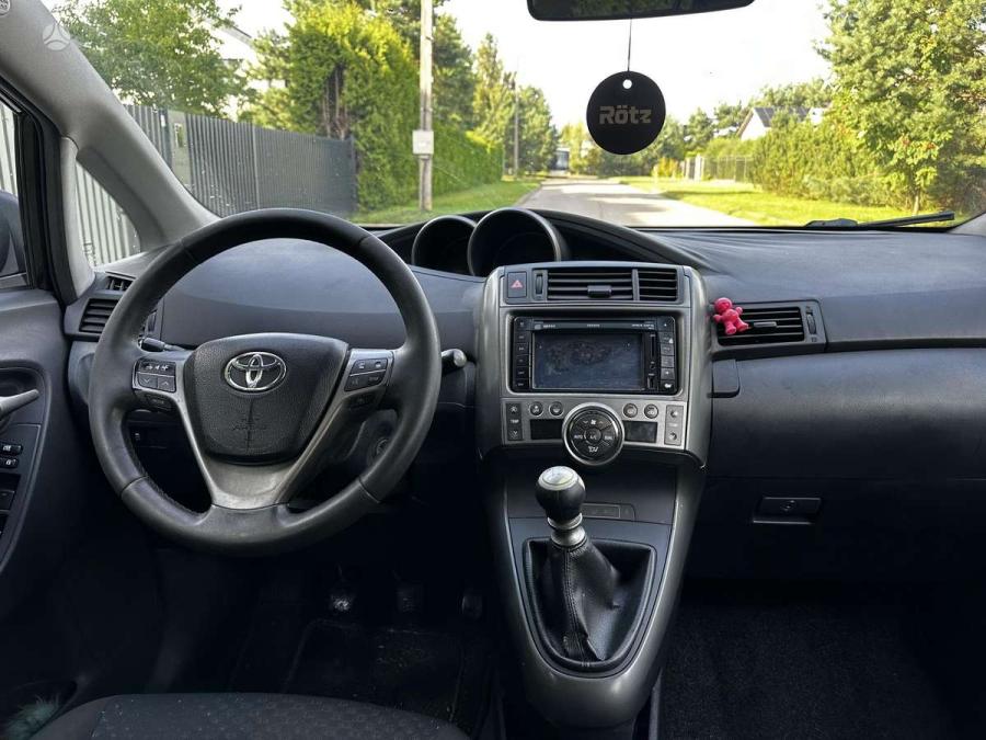 Black Toyota Verso 2010 in Vilnius, with an engine capacity of 2.00 L and mileage of 280 thousand km for 2500 €, photo 10 on AUTOMOTO.COM.LV