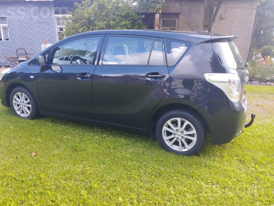 Melns Toyota Verso 2011 Ludza, ar dzinēja tilpumu 2.00 L un nobraukumu 266 tūkst. km par 3500 €, foto 4 vietnē AUTOMOTO.COM.LV
