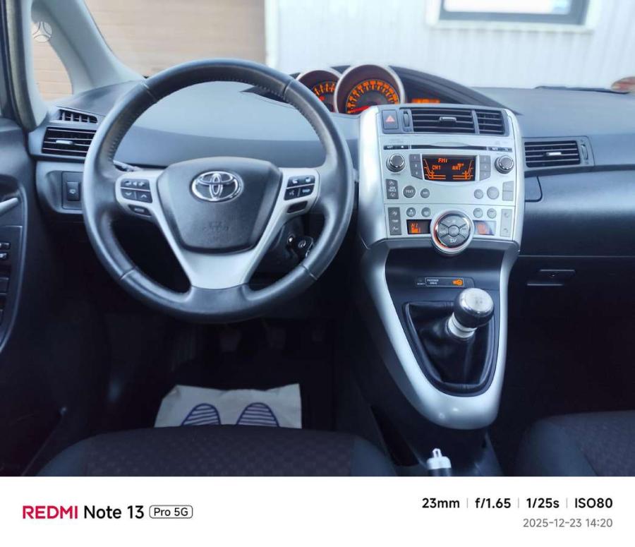 Melns Toyota Verso 2011 Kauņa, ar dzinēja tilpumu 1.80 L un nobraukumu 123 tūkst. km par 6450 €, foto 13 vietnē AUTOMOTO.COM.LV