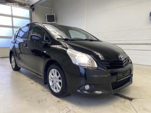 Black Toyota Verso 2011 in Radviliskis, with an engine capacity of 2.00 L and mileage of 293 thousand km for 5150 €, photo 2 on AUTOMOTO.COM.LV