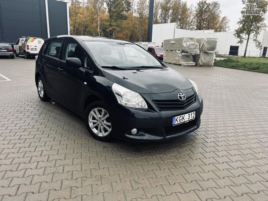 Melns Toyota Verso 2011 Kauņa, ar dzinēja tilpumu 2.00 L un nobraukumu 298 tūkst. km par 3750 €, foto 1 vietnē AUTOMOTO.COM.LV