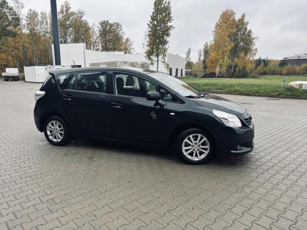 Melns Toyota Verso 2011 Kauņa, ar dzinēja tilpumu 2.00 L un nobraukumu 298 tūkst. km par 3750 €, foto 3 vietnē AUTOMOTO.COM.LV