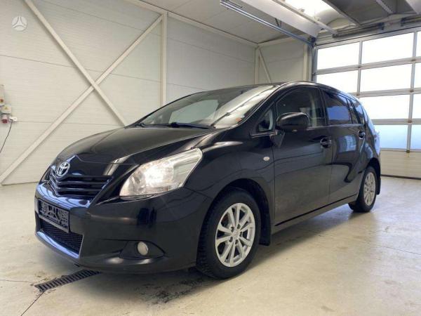 Melns Toyota Verso 2011 Radviliškis, ar dzinēja tilpumu 2.00 L un nobraukumu 293 tūkst. km par 5150 €, foto 1 vietnē AUTOMOTO.COM.LV