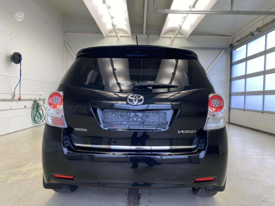 Black Toyota Verso 2011 in Radviliskis, with an engine capacity of 2.00 L and mileage of 293 thousand km for 5150 €, photo 6 on AUTOMOTO.COM.LV