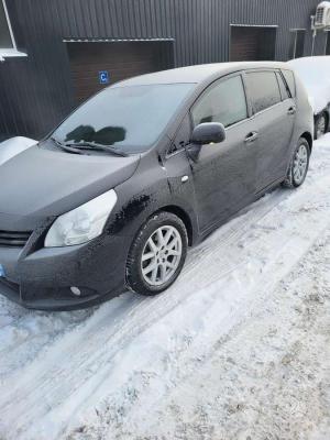 Black Toyota Verso 2011 in Taurage, with an engine capacity of 1.80 L and mileage of 130 thousand km for 5300 €, photo  on AUTOMOTO.COM.LV
