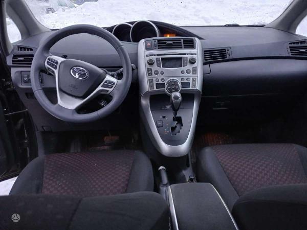 Black Toyota Verso 2011 in Vilnius, with an engine capacity of 1.80 L and mileage of 225 thousand km for 5200 €, photo 6 on AUTOMOTO.COM.LV