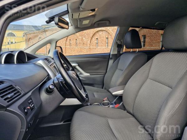 Melns Toyota Verso 2011 Daugavpils, ar dzinēja tilpumu 2.20 L un nobraukumu 265 tūkst. km par 5490 €, foto 6 vietnē AUTOMOTO.COM.LV