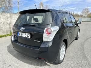 Black Toyota Verso 2011 in Riga, with an engine capacity of 1.80 L and mileage of 295 thousand km for 3900 €, photo 4 on AUTOMOTO.COM.LV