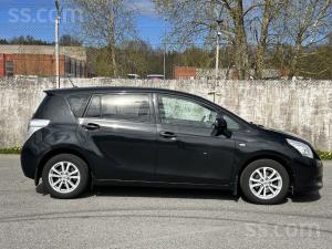 Black Toyota Verso 2011 in Riga, with an engine capacity of 1.80 L and mileage of 295 thousand km for 3900 €, photo 5 on AUTOMOTO.COM.LV