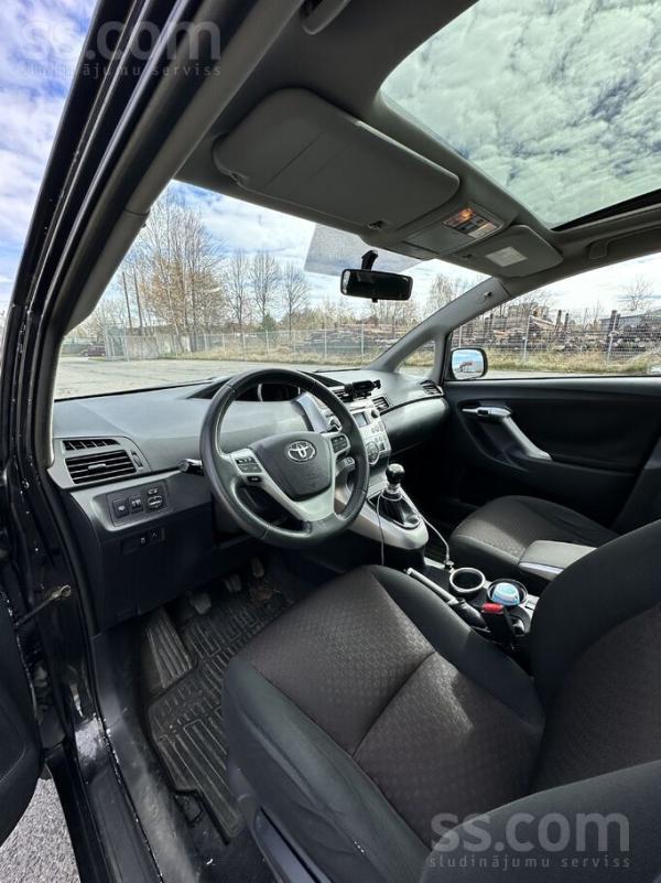 Melns Toyota Verso 2011 Rīga, ar dzinēja tilpumu 1.80 L un nobraukumu 295 tūkst. km par 3900 €, foto 5 vietnē AUTOMOTO.COM.LV