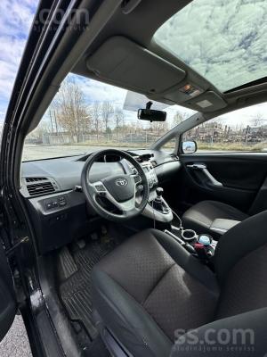 Black Toyota Verso 2011 in Riga, with an engine capacity of 1.80 L and mileage of 295 thousand km for 3900 €, photo 6 on AUTOMOTO.COM.LV
