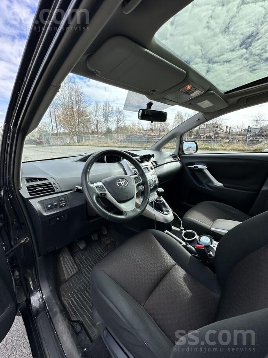 Black Toyota Verso 2011 in Riga, with an engine capacity of 1.80 L and mileage of 295 thousand km for 3900 €, photo 6 on AUTOMOTO.COM.LV