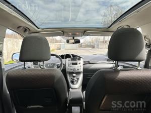 Black Toyota Verso 2011 in Riga, with an engine capacity of 1.80 L and mileage of 295 thousand km for 3900 €, photo 7 on AUTOMOTO.COM.LV