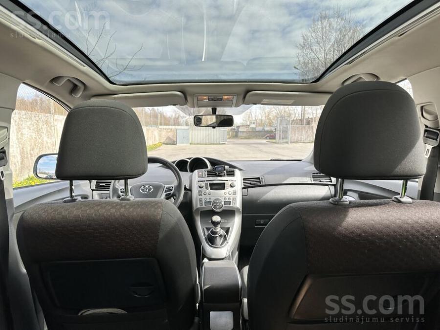 Black Toyota Verso 2011 in Riga, with an engine capacity of 1.80 L and mileage of 295 thousand km for 3900 €, photo 7 on AUTOMOTO.COM.LV