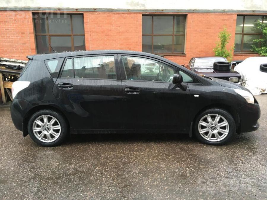 Black Toyota Verso 2011 in Riga, with an engine capacity of 1.80 L and mileage of 295 thousand km for 3900 €, photo 8 on AUTOMOTO.COM.LV