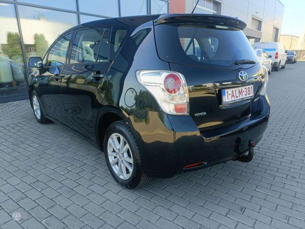 Melns Toyota Verso 2011 Klaipėda, ar dzinēja tilpumu 2.00 L un nobraukumu 192 tūkst. km par 3999 €, foto 3 vietnē AUTOMOTO.COM.LV