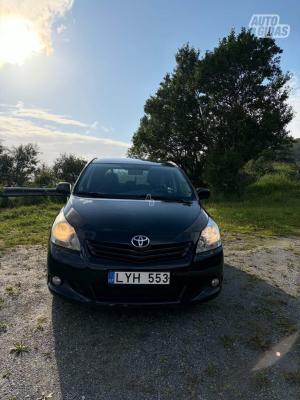 Melns Toyota Verso 2011 Raseiniai, ar dzinēja tilpumu 2.00 L un nobraukumu 300 tūkst. km par 3800 €, foto  vietnē AUTOMOTO.COM.LV